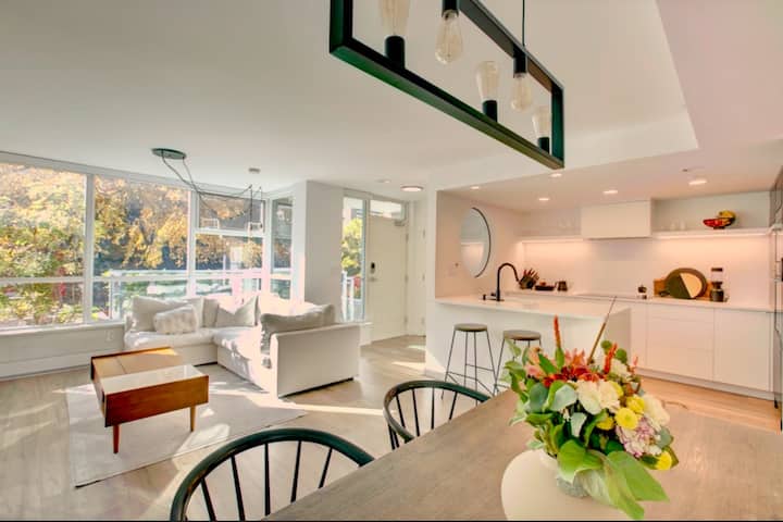Beautiful Townhouse By The Water - 밴쿠버