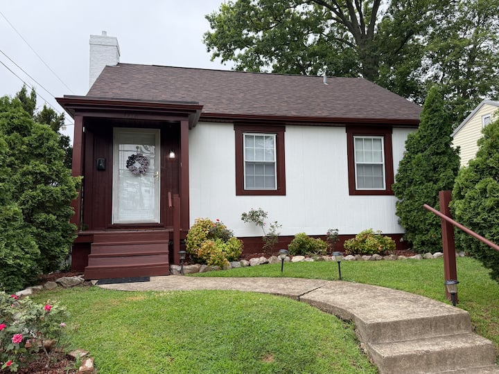 2 Bedroom W/free On-site Parking.  Near Downtown - Owensboro, KY