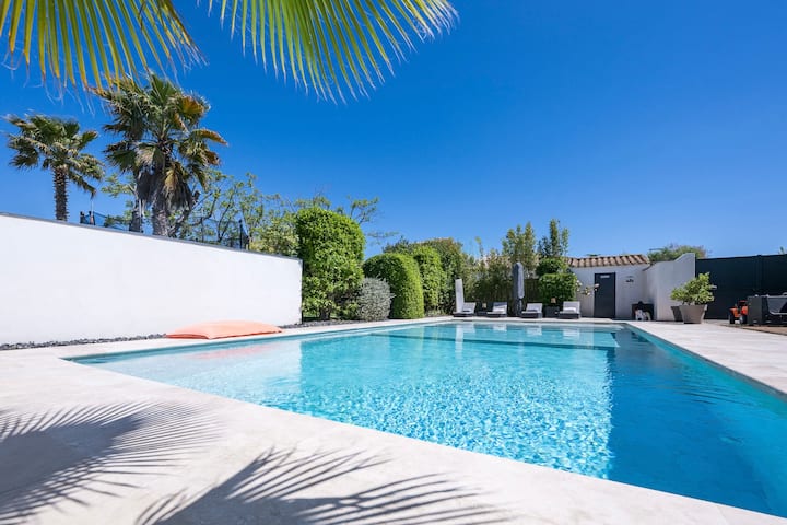 Villa Plain Pied De 260 M2 Avec  Piscine Et Jardin - Lattes