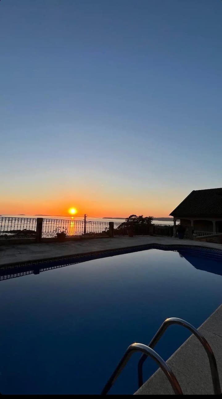 Agradable Villa Con Piscina - Bueu