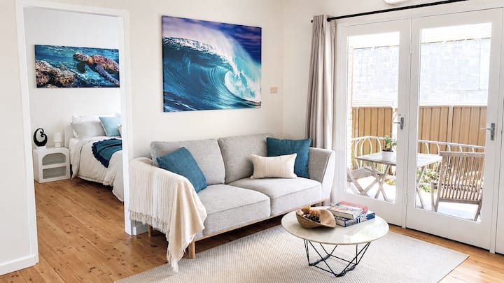Walk To Beach & Cbd | Sleeps 5 | 2br Apartment - University of Wollongong, Wollongong campus