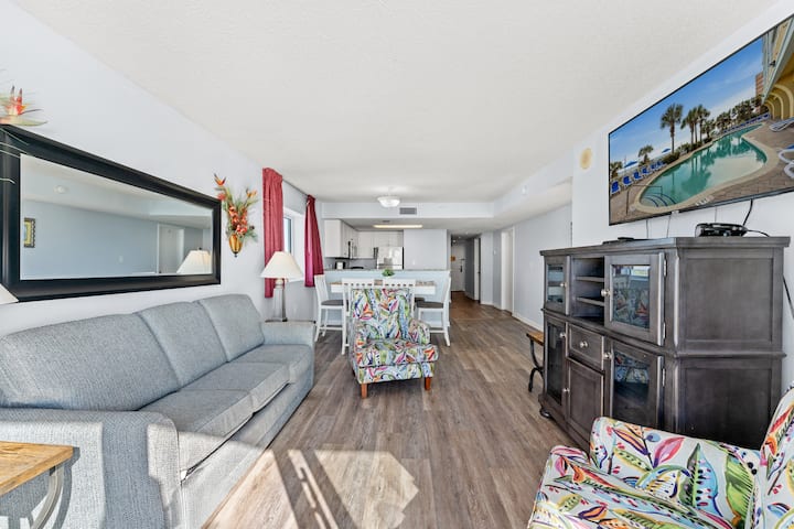 Gorgeous Oceanfront 3bd/2bth At Camelot (Cam1701) - Myrtle Beach