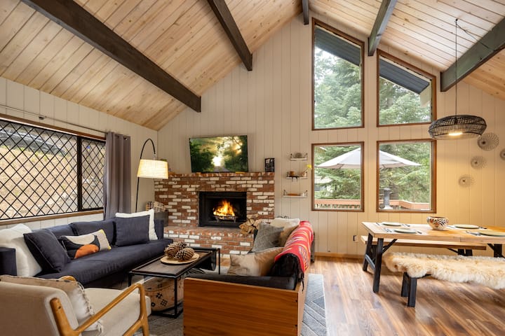 Serene Retreat Nestled Amongst Mature Trees - Lake Arrowhead, CA
