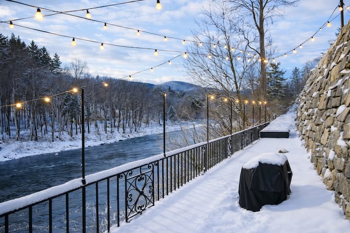 Breathtaking Riverfront Retreat W/mountain Views - Woodstock, VT