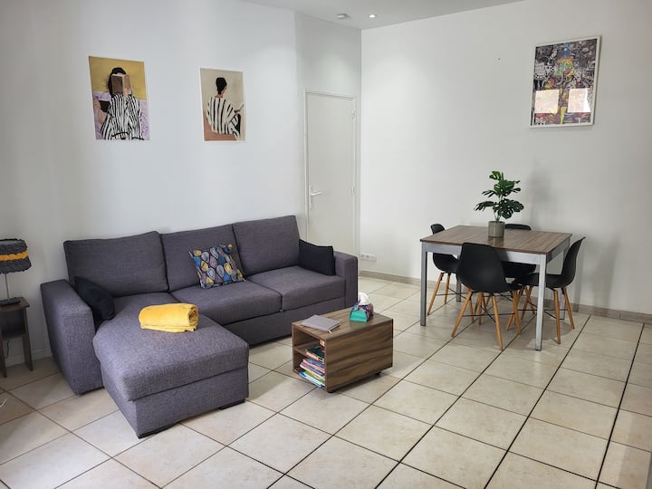 Entre Arènes Et Maison Carrée P1 - Nîmes