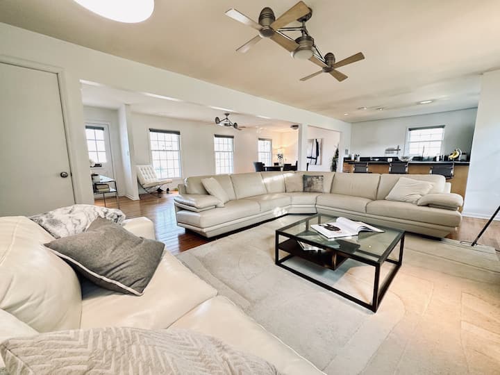 4br World Cup Home 2 Kitchens, Office, Babyr & Gym - Kansas City, MO