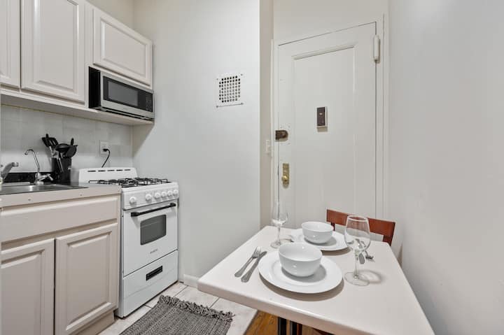 Cozy Studio! Steps To Central Park & Upper E Side! - 紐約, NY