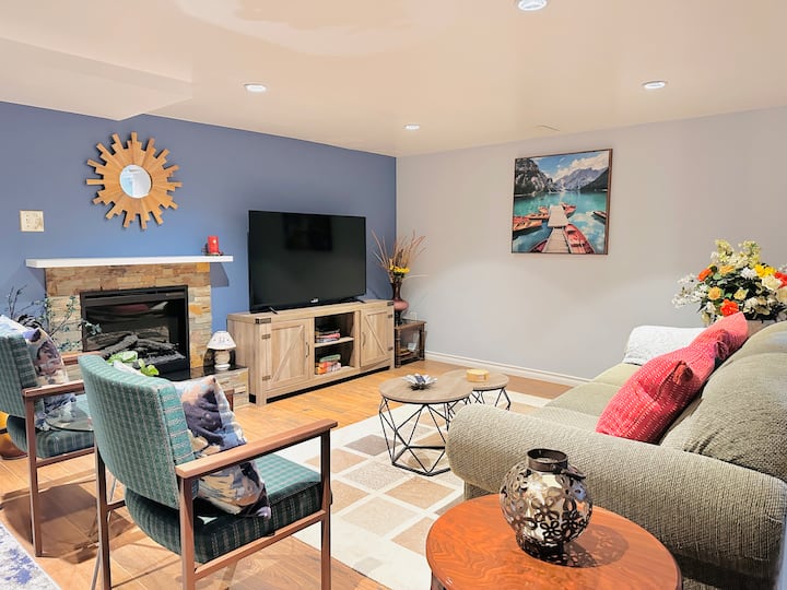 Cozy 2br 3 Beds Near C-train - Calgary