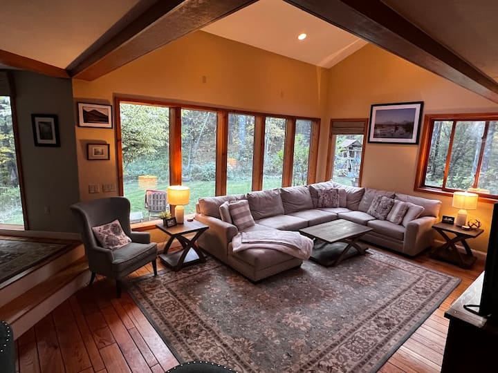 Peaceful Home In The Woods - Brookline, NH