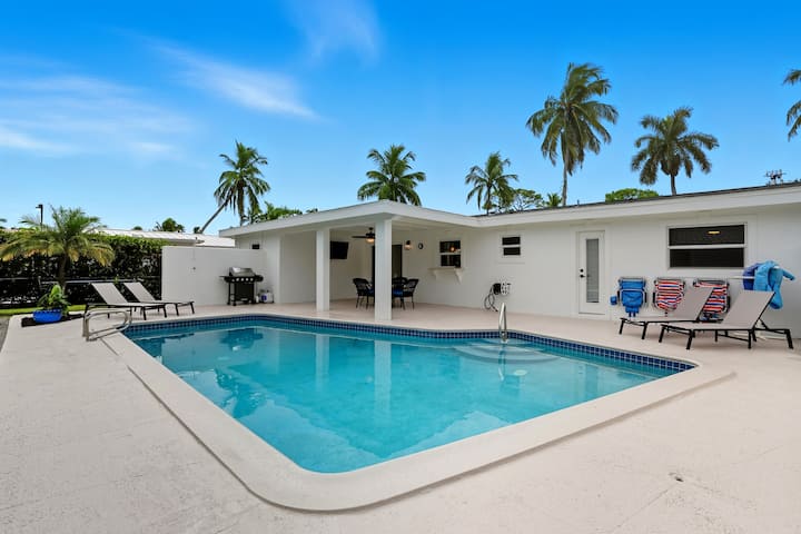 Sunny 4-bedroom Home With Pool - Naples Beach, FL