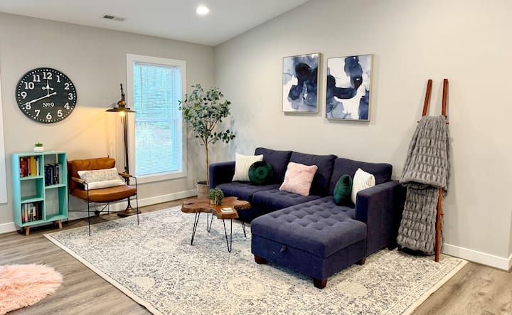 Eventide Inn |  Peaceful, Luxury Modern W/ Hot-tub - Kilmarnock, VA
