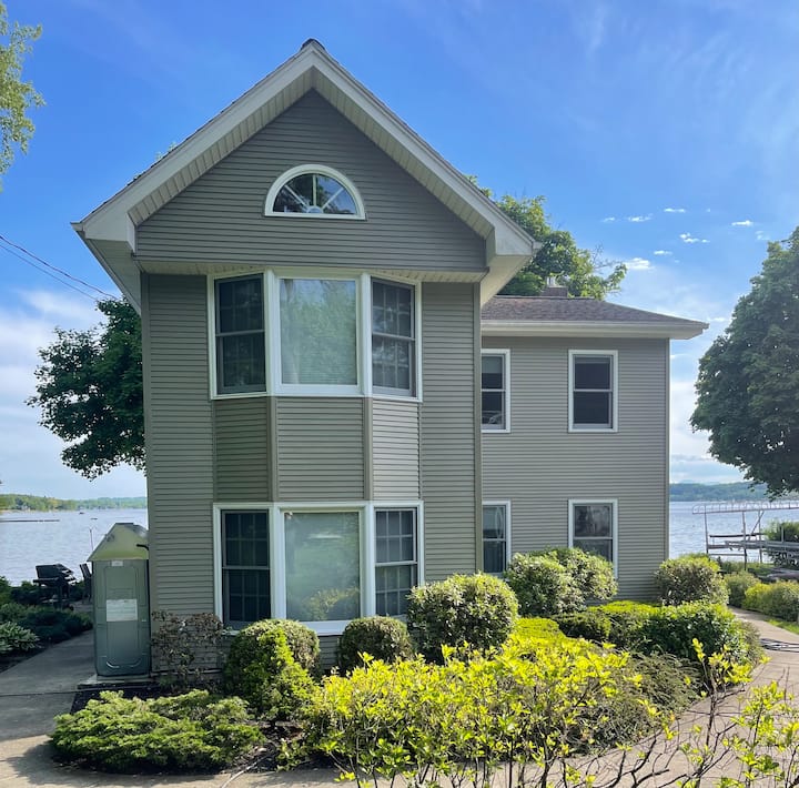 Beautifully Renovated Lakefront 3 Bedroom Home - Shelburne, VT