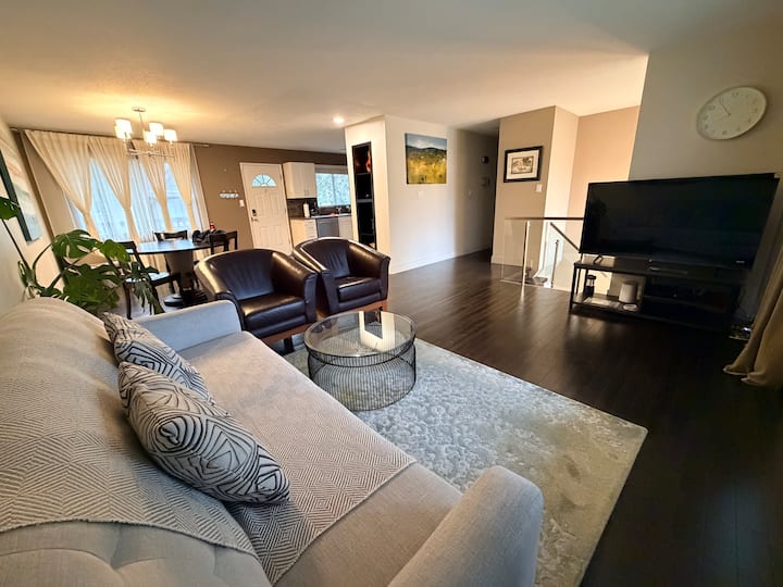 Walk To Fmc &Uofc Home With Free Parking - Calgary