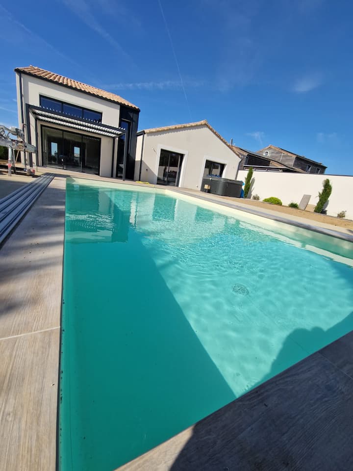 Villa 10/12 P. Avec Piscine, Spa Et Sauna Privés - Plage des Conches