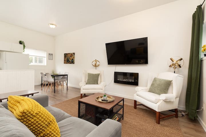 Minimalist Suite W High Ceilings & Parking! Unit A - Lethbridge