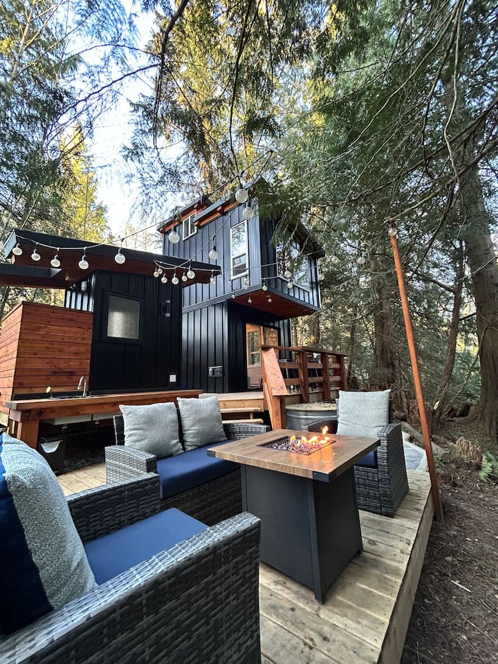Private Nature Cabin | Hot Tub, Creek + Cedars - Parksville