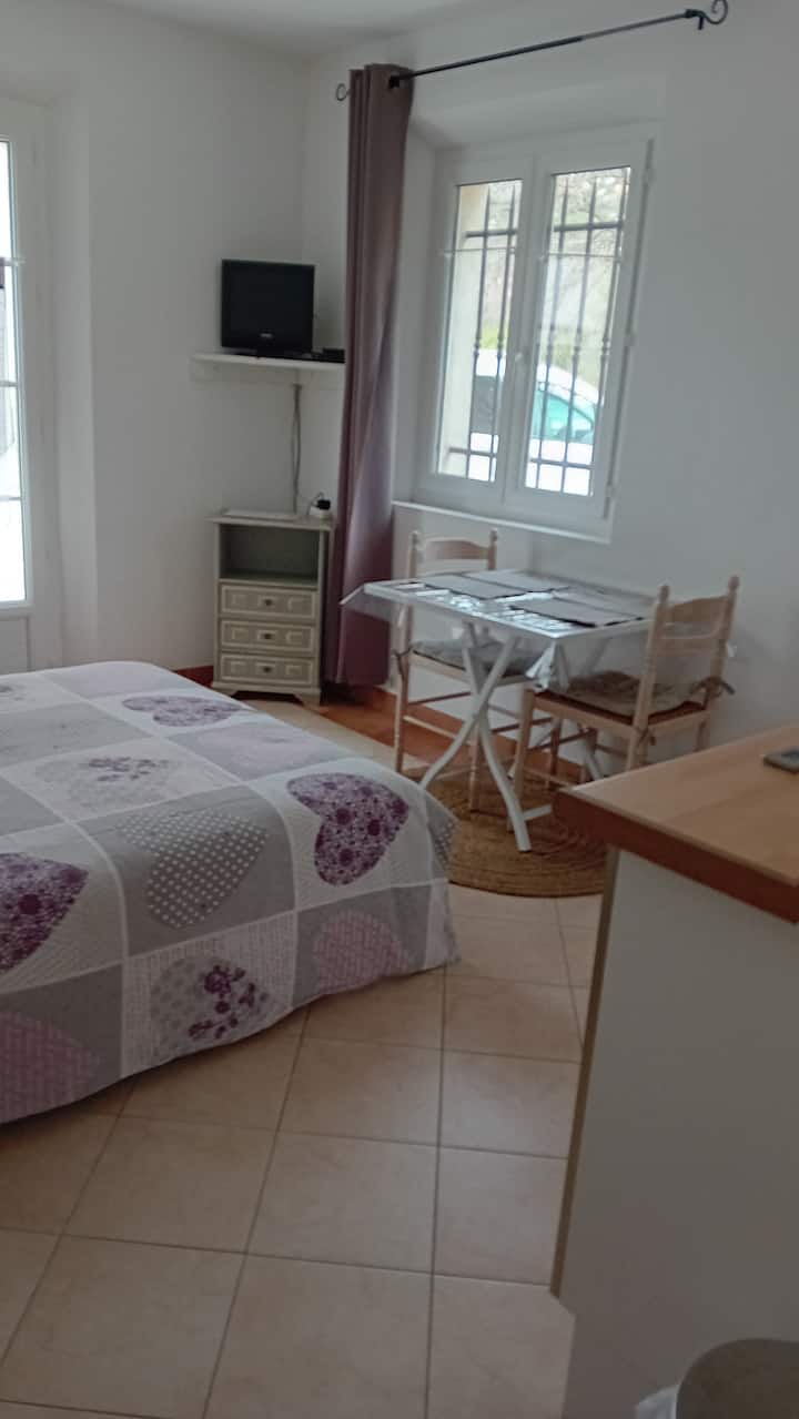 Petit Studio Confortable - Montauroux