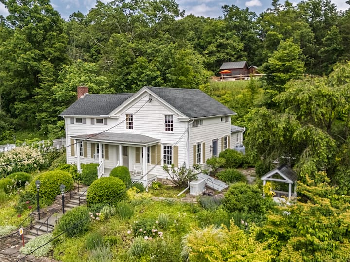 Antique Farmhouse + 2 Bed Converted Barn + Pool - Hudson, NY