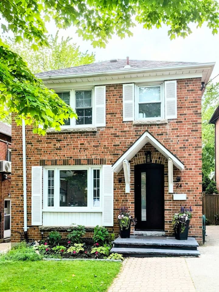 Private Bsmnt Suite With Separate Entrance - Toronto