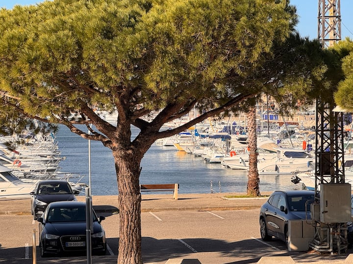 Idéalement Situé Avec Vue Sur Le Port De Plaisance - Port-Saint-Louis-du-Rhône