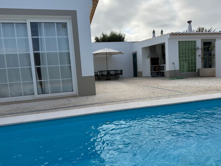 Großzügige Stadtvilla Mit Gartenküche Und Pool - Sagres