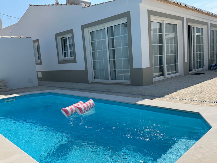 Großzügige Stadtvilla Mit Gartenküche Und Pool - Sagres