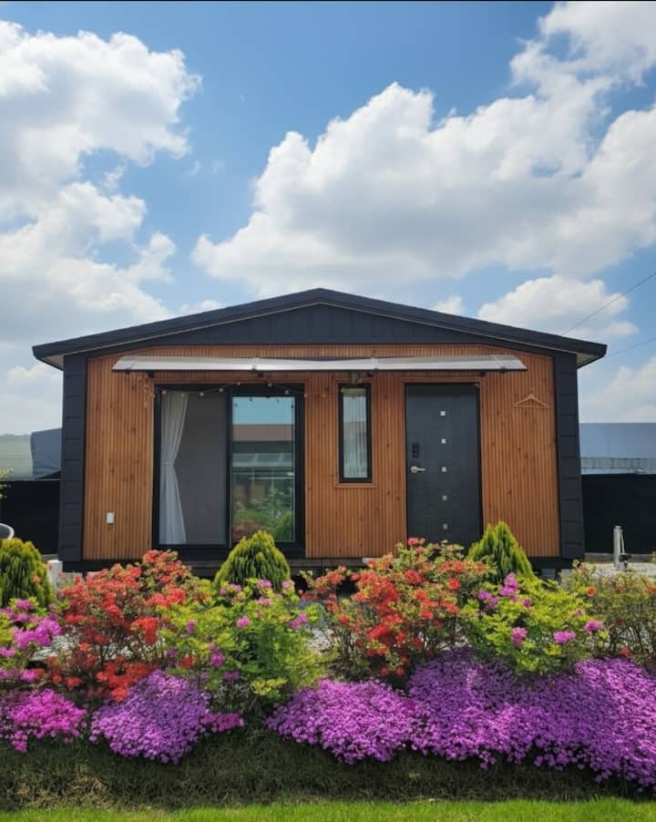 300평 독채 팜스테이
서울근교 촌캉스 캠핑,글램핑,바베큐,불멍,키즈카페, 사우나 시설구비 - Daejeon