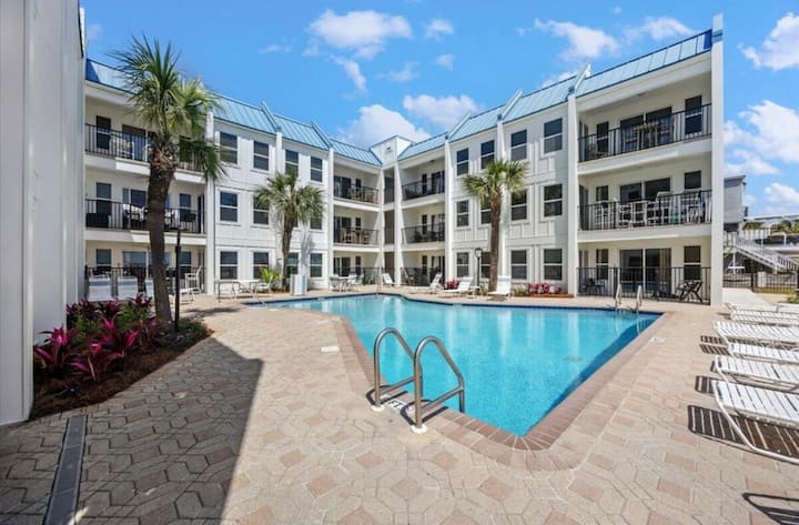 Direct Beach Access - Snorkeling Cove - Top Floor - Destin, FL