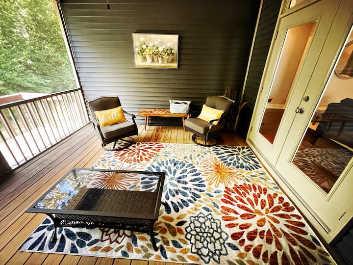 Peaceful House With Serene Screened-in Porch - Easley, SC