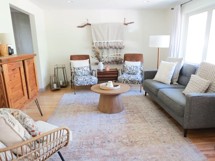 Quiet & Modern 3br Brick Home - Patio & Workspace! - Peoria