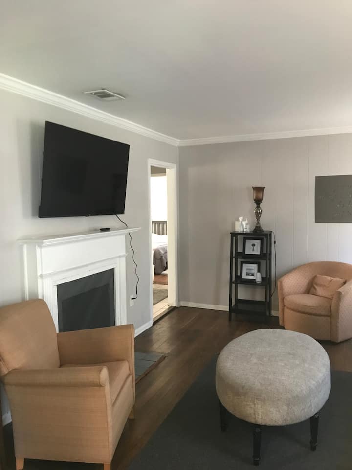Down Town And Beach Access Bungalow - Savannah, GA