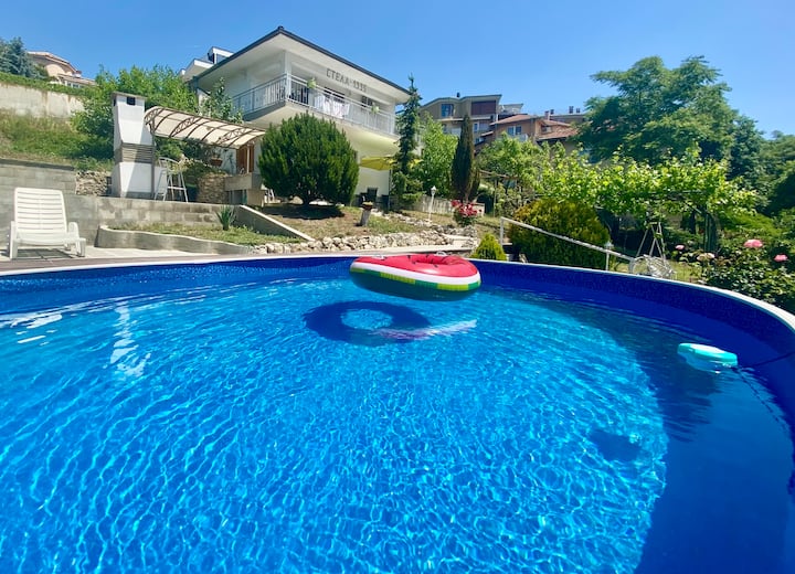 Villa Stella - Small House With Parking Spot, Pool - Varna