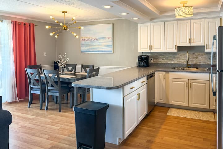 Walk To Pool & Beach! Ocean City Family Condo - Ocean City, MD