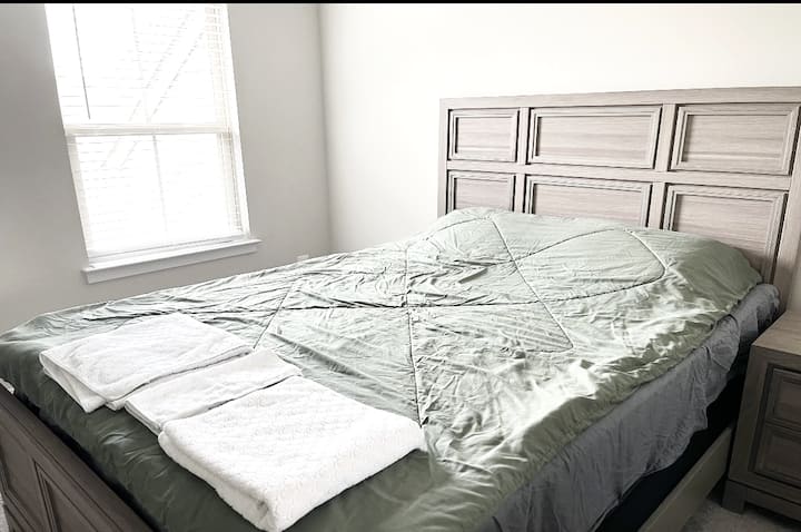 Modern Suite With Private Bath – Stylish & Comfy - Frederick, MD
