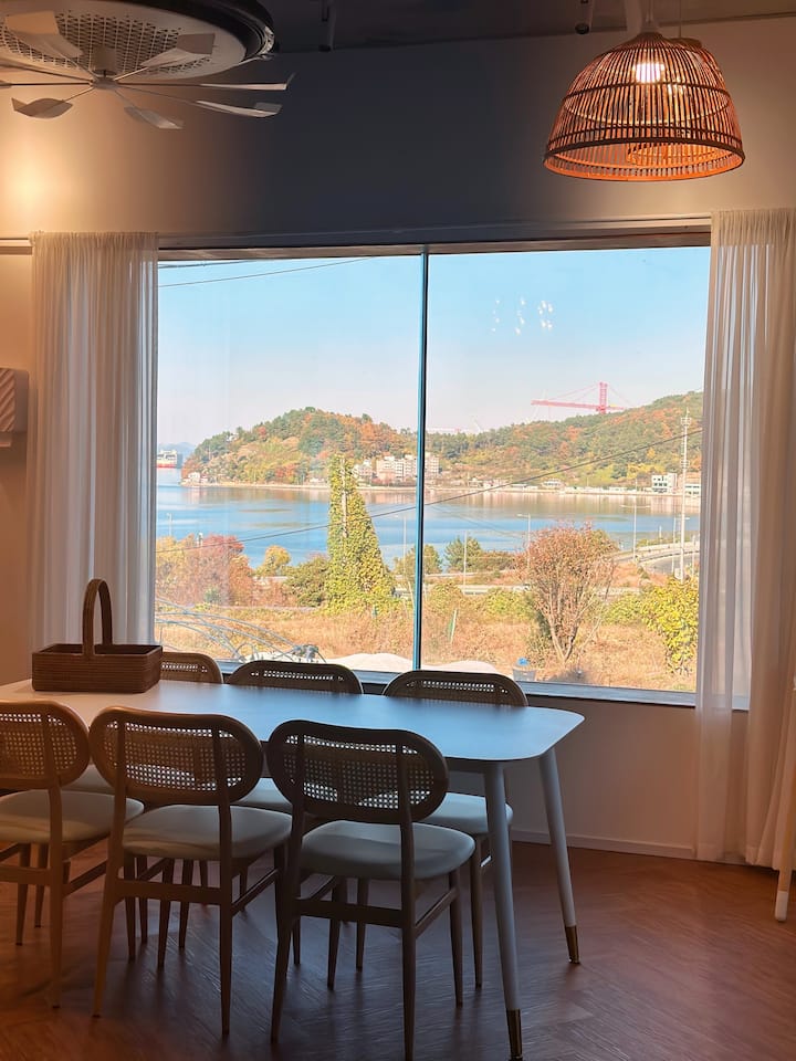 <공스테이>갓성비독채
3-4월 연박시/조식+바베큐Free/넓은통창/오션뷰/루프탑/애견동반 - South Korea