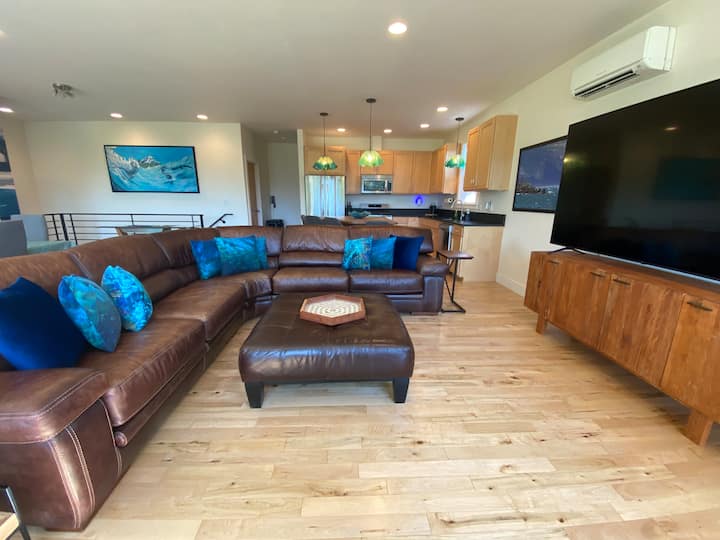 3br/2.5b River View Downtown Hood River Home - Hood River, OR