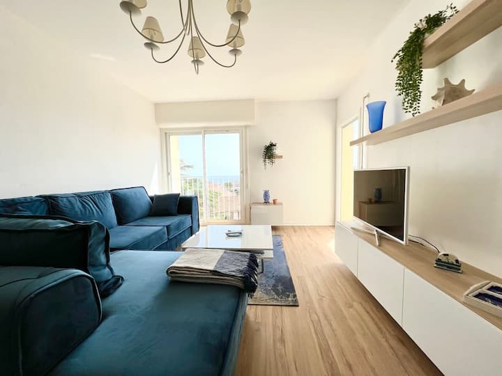 Large Refurbished Apartment With Beautiful Sea View - Bandol