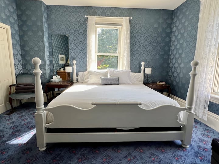 Tranquil Almonte Stay:  King Bed, Coffee, Parking - Ottawa