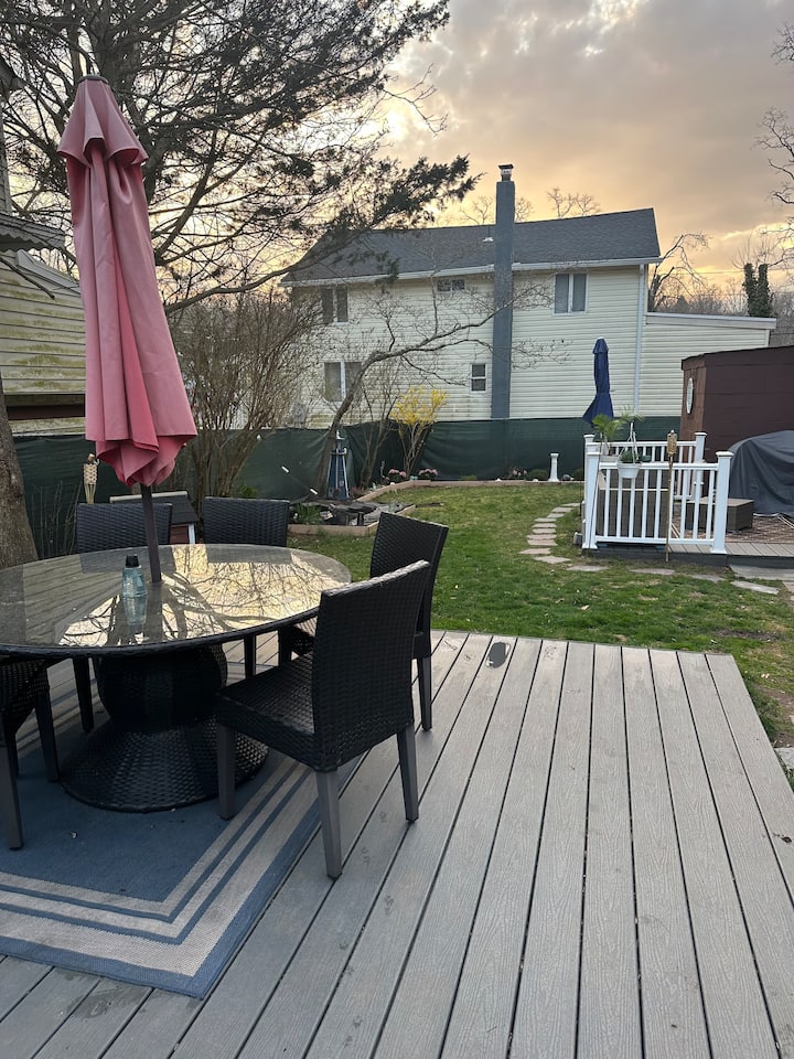 Walk To Beach | 2br Near Dining & Shopping - Broadway, NY
