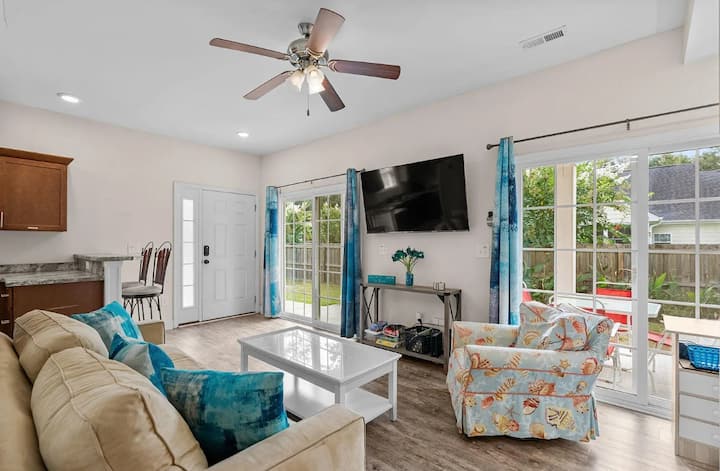 Minutes To Marshwalk | Quiet Area | Free Parking - Murrells Inlet, SC