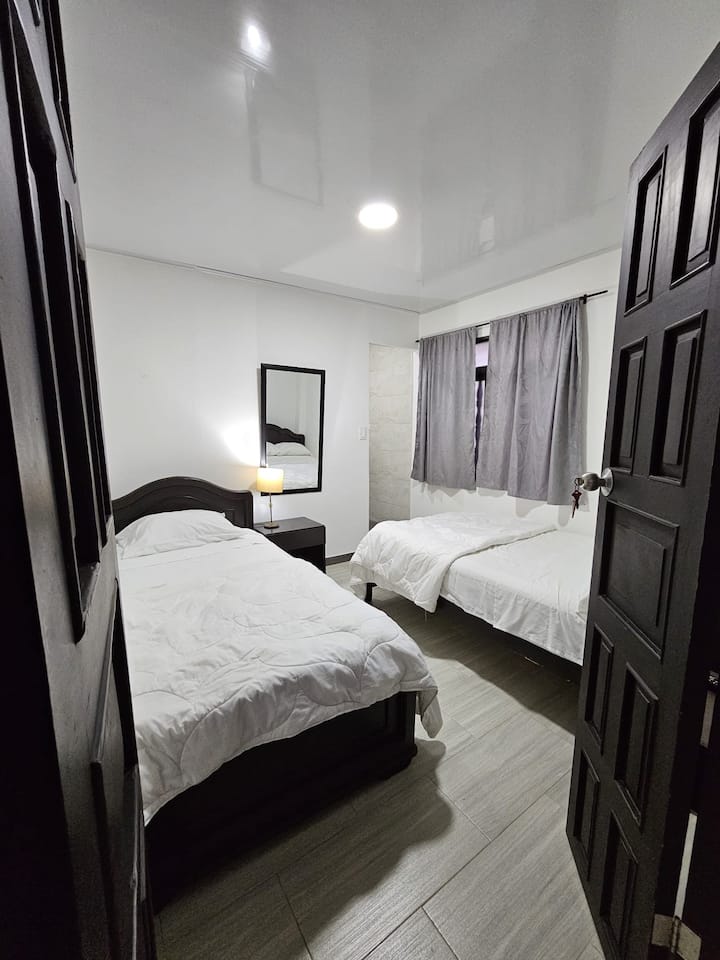 Hostal Catleya, Via P Arqueologico. - San Agustín