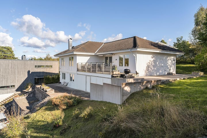 Havsnära Villa På Höjden Med Utsikt Och Kvällssol - Torslanda