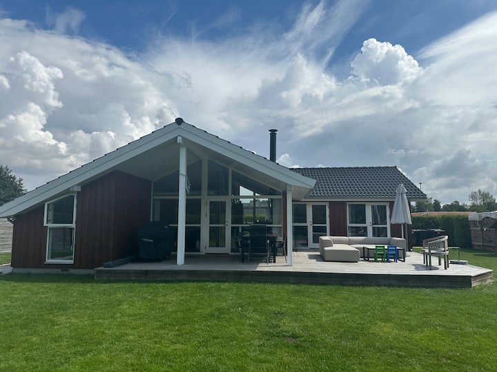 Skønt Lyst Familiesommerhus Med Legeplads Og Sauna - Denmark