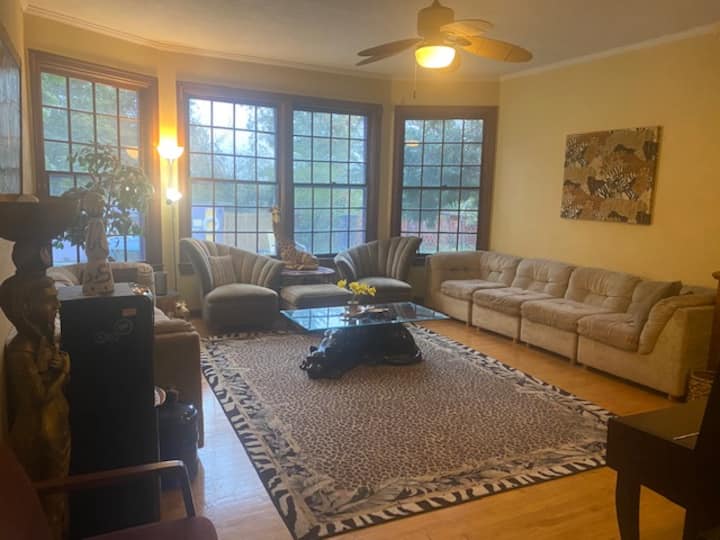 Sekhmet Room - Cloverdale, CA