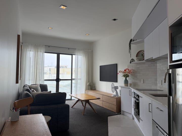 Lovely Apartment With Skytower Views And Car Park - Auckland