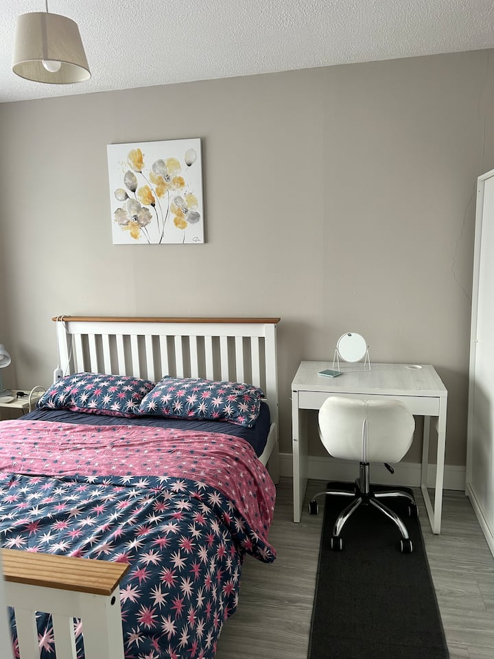 Private Room (Cork City Suburb - Near City Centre) - Cork