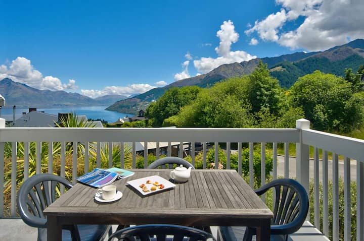Windsor Place Views Of Lake Wakatipu - Queenstown, New Zealand