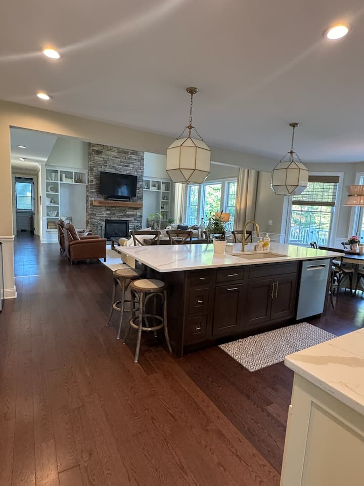 Spacious Saratoga Home With Pool/ Hottub - Saratoga Springs, NY