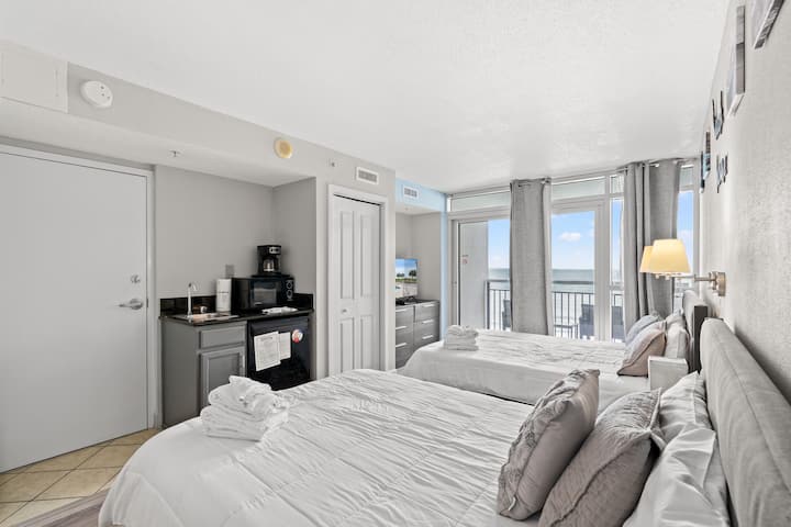 Bay View Resort 604a - 1 Bed/1 Bath Oceanfront Condo - Pools, Lazy River, Hot Tub, & Splash Deck - Myrtle Beach, SC