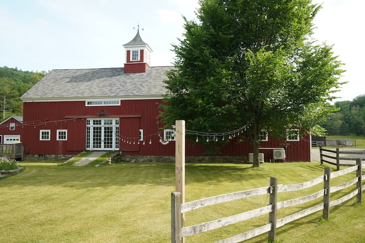 The Barn Loft At Riverledge: Unique Farm Retreat - Grafton, VT